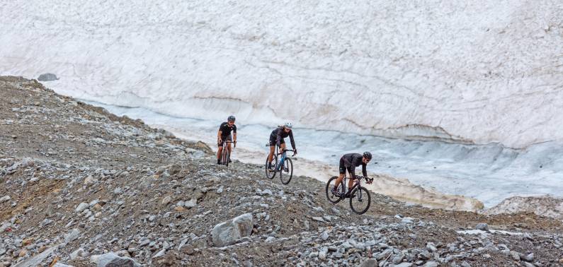 GRAVEL RIDING ON A GLACIER | Gravel Unionen